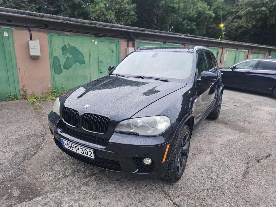 Black BMW X5 2012 in Klaipeda, with an engine capacity of 4.40 L and mileage of 180 thousand km for 8500 €, photo 1 on AUTOMOTO.COM.LV