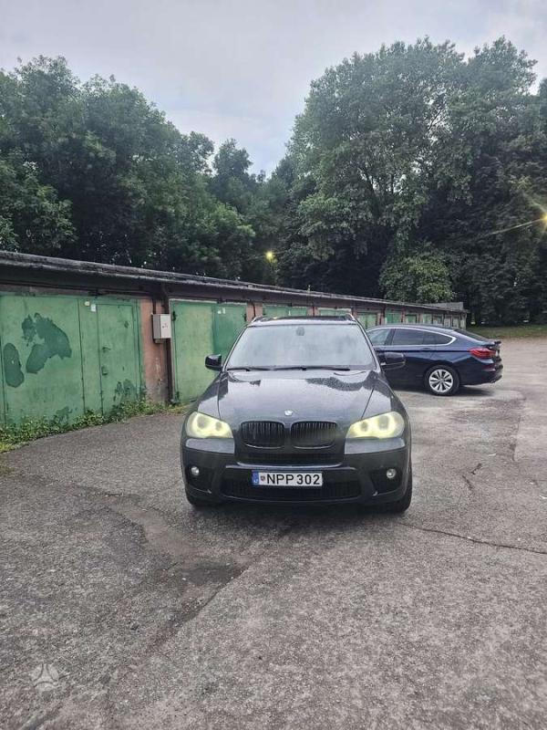 Melns BMW X5 2012 Klaipėda, ar dzinēja tilpumu 4.40 L un nobraukumu 180 tūkst. km par 8500 €, foto 3 vietnē AUTOMOTO.COM.LV