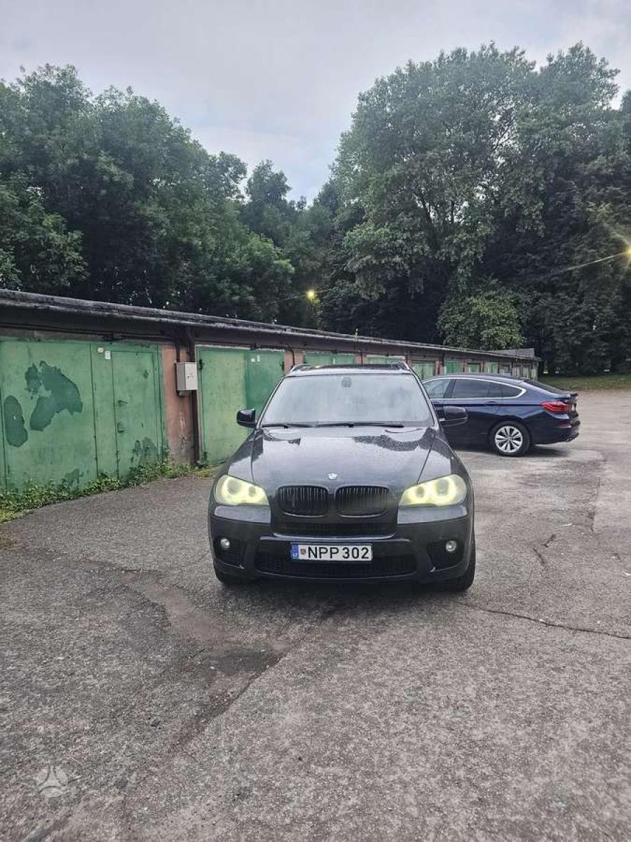 Black BMW X5 2012 in Klaipeda, with an engine capacity of 4.40 L and mileage of 180 thousand km for 8500 €, photo 4 on AUTOMOTO.COM.LV