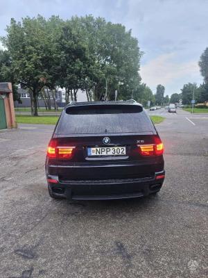 Black BMW X5 2012 in Klaipeda, with an engine capacity of 4.40 L and mileage of 180 thousand km for 8500 €, photo 8 on AUTOMOTO.COM.LV