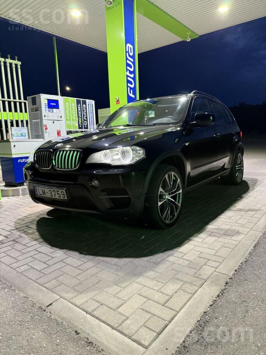 Black BMW X5 2012 in Daugavpils, with an engine capacity of 3.00 L and mileage of 355 thousand km for 11500 €, photo 3 on AUTOMOTO.COM.LV