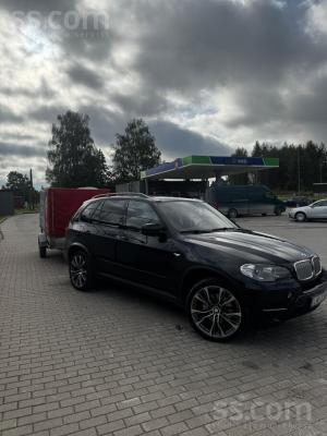 Black BMW X5 2012 in Daugavpils, with an engine capacity of 3.00 L and mileage of 355 thousand km for 11500 €, photo 6 on AUTOMOTO.COM.LV