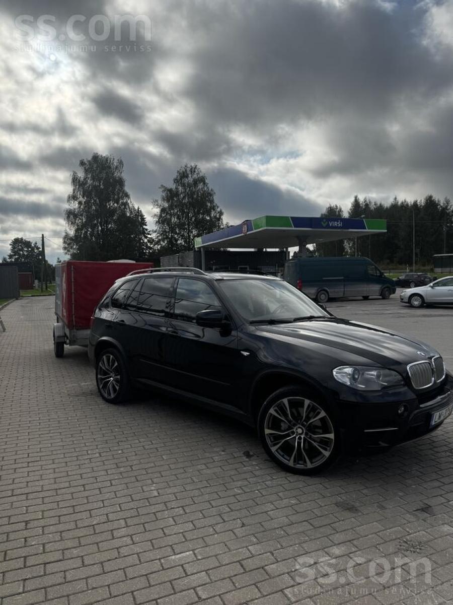 Black BMW X5 2012 in Daugavpils, with an engine capacity of 3.00 L and mileage of 355 thousand km for 11500 €, photo 6 on AUTOMOTO.COM.LV