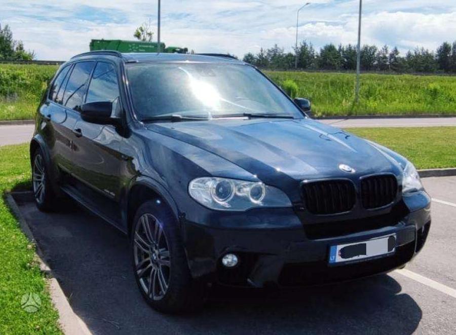 Black BMW X5 2012 in Vilnius, with an engine capacity of 2.99 L and mileage of 269 thousand km for 11850 €, photo 1 on AUTOMOTO.COM.LV