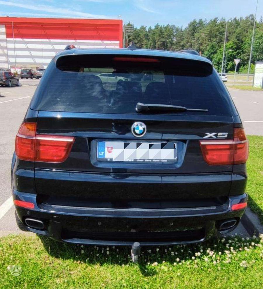 Black BMW X5 2012 in Vilnius, with an engine capacity of 2.99 L and mileage of 269 thousand km for 11850 €, photo 5 on AUTOMOTO.COM.LV