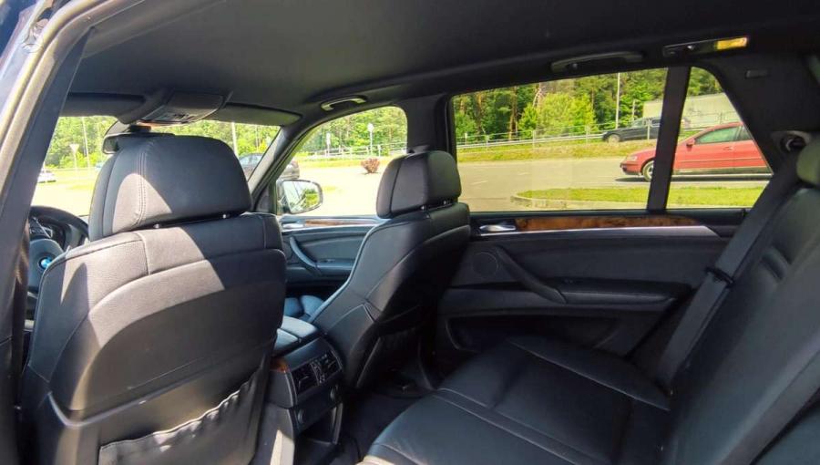 Black BMW X5 2012 in Vilnius, with an engine capacity of 2.99 L and mileage of 269 thousand km for 11850 €, photo 9 on AUTOMOTO.COM.LV