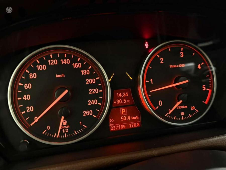 Melns BMW X5 2012 Marijampole, ar dzinēja tilpumu 2.99 L un nobraukumu 237 tūkst. km par 12999 €, foto 4 vietnē AUTOMOTO.COM.LV