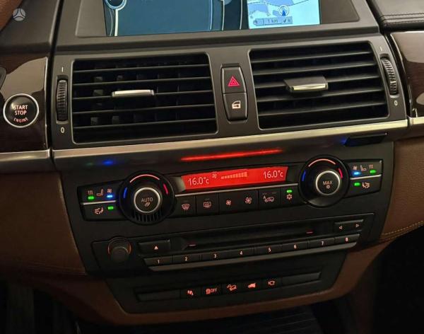 Black BMW X5 2012 in Marijampole, with an engine capacity of 2.99 L and mileage of 237 thousand km for 12999 €, photo 10 on AUTOMOTO.COM.LV