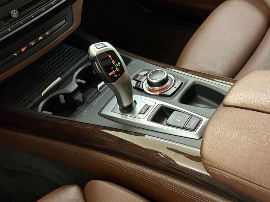 Melns BMW X5 2012 Marijampole, ar dzinēja tilpumu 2.99 L un nobraukumu 237 tūkst. km par 12999 €, foto 14 vietnē AUTOMOTO.COM.LV