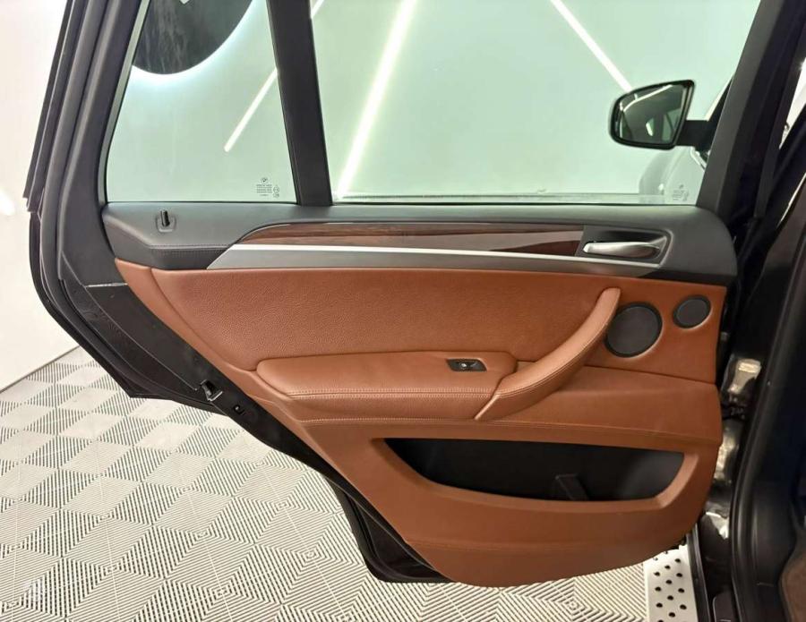 Melns BMW X5 2012 Marijampole, ar dzinēja tilpumu 2.99 L un nobraukumu 237 tūkst. km par 12999 €, foto 17 vietnē AUTOMOTO.COM.LV