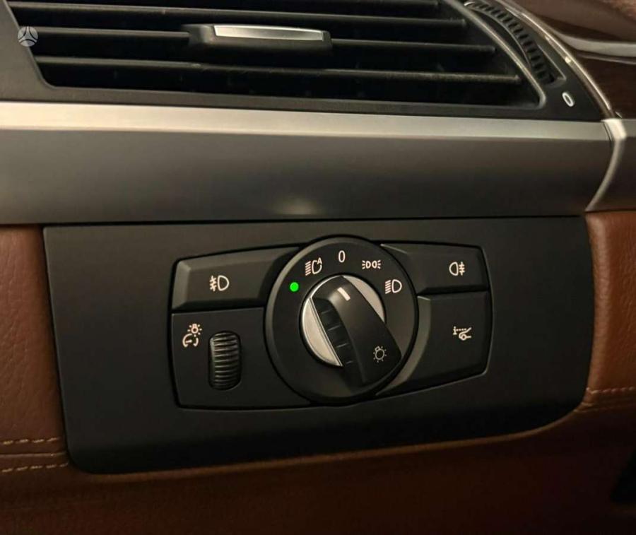 Melns BMW X5 2012 Marijampole, ar dzinēja tilpumu 2.99 L un nobraukumu 237 tūkst. km par 12999 €, foto 26 vietnē AUTOMOTO.COM.LV