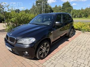 Black BMW X5 2012 in Riga, with an engine capacity of 3.00 L and mileage of 234 thousand km for 12300 €, photo 4 on AUTOMOTO.COM.LV
