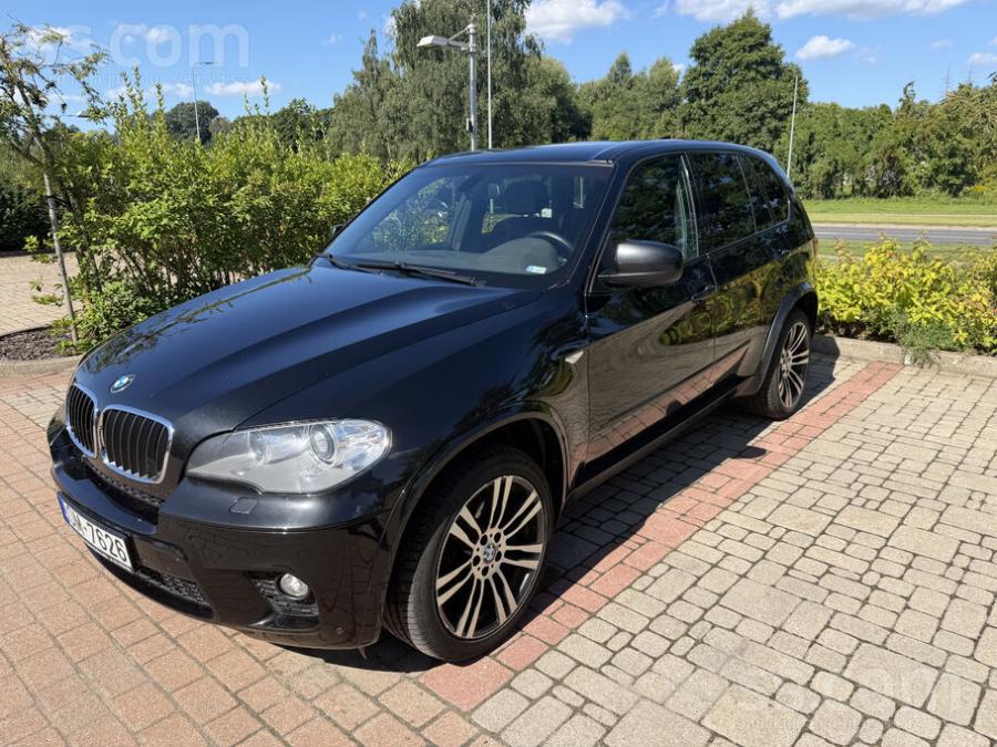 Black BMW X5 2012 in Riga, with an engine capacity of 3.00 L and mileage of 234 thousand km for 12300 €, photo 4 on AUTOMOTO.COM.LV