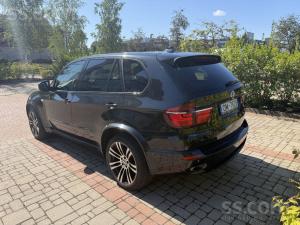 Black BMW X5 2012 in Riga, with an engine capacity of 3.00 L and mileage of 234 thousand km for 12300 €, photo 5 on AUTOMOTO.COM.LV