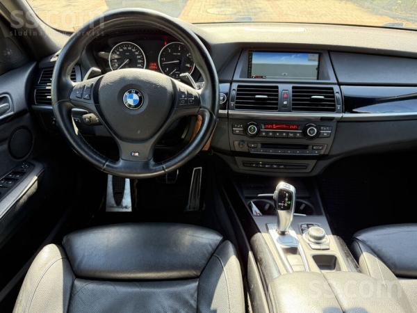 Black BMW X5 2012 in Riga, with an engine capacity of 3.00 L and mileage of 234 thousand km for 12300 €, photo 7 on AUTOMOTO.COM.LV