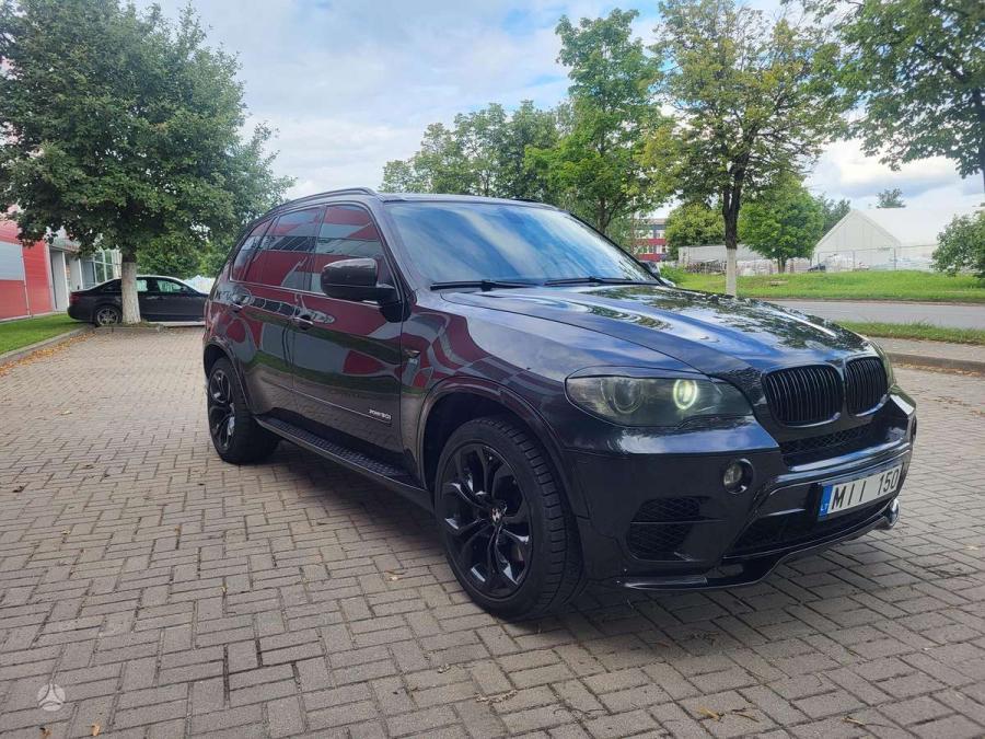 Black BMW X5 2012 in Siauliai, with an engine capacity of 4.40 L and mileage of 208 thousand km for 12500 €, photo 7 on AUTOMOTO.COM.LV