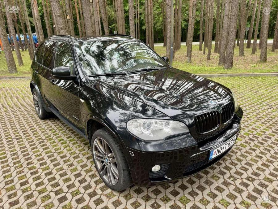 Black BMW X5 2012 in Kaunas, with an engine capacity of 2.98 L and mileage of 260 thousand km for 9500 €, photo 3 on AUTOMOTO.COM.LV