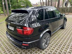 Black BMW X5 2012 in Kaunas, with an engine capacity of 2.98 L and mileage of 260 thousand km for 9500 €, photo 5 on AUTOMOTO.COM.LV