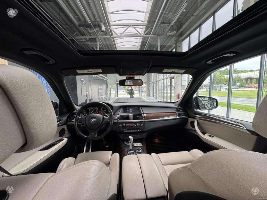 Black BMW X5 2012 in Kaunas, with an engine capacity of 2.98 L and mileage of 260 thousand km for 9500 €, photo 8 on AUTOMOTO.COM.LV