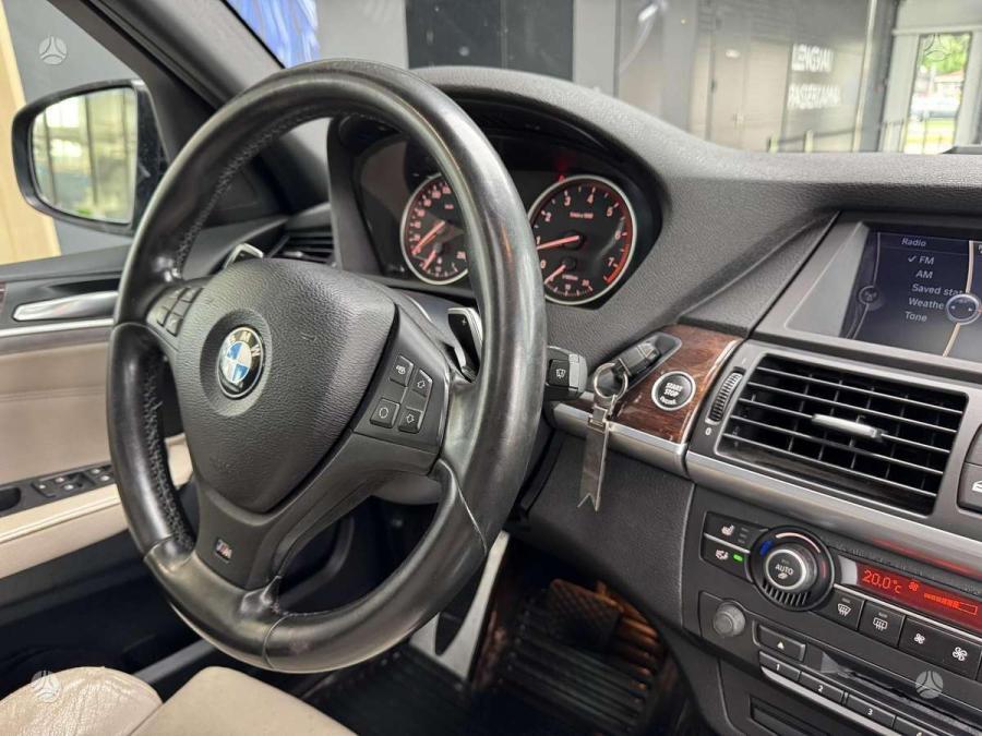 Black BMW X5 2012 in Kaunas, with an engine capacity of 2.98 L and mileage of 260 thousand km for 9500 €, photo 11 on AUTOMOTO.COM.LV