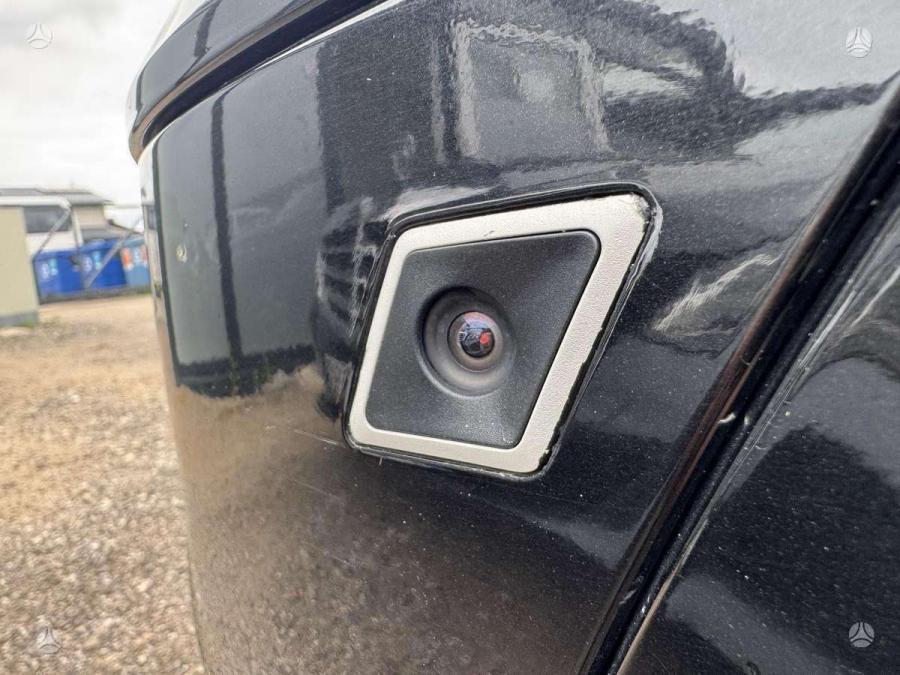 Black BMW X5 2012 in Kaunas, with an engine capacity of 2.98 L and mileage of 260 thousand km for 9500 €, photo 16 on AUTOMOTO.COM.LV