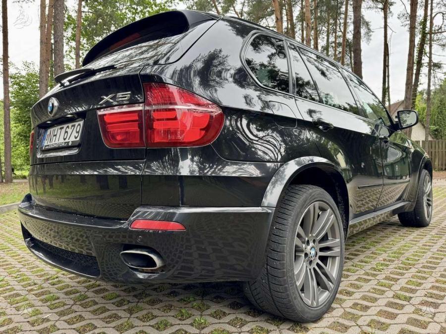 Black BMW X5 2012 in Kaunas, with an engine capacity of 2.98 L and mileage of 260 thousand km for 9500 €, photo 17 on AUTOMOTO.COM.LV