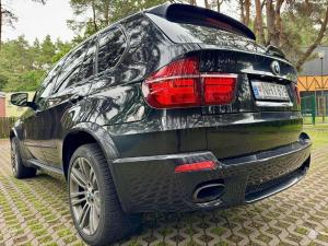 Black BMW X5 2012 in Kaunas, with an engine capacity of 2.98 L and mileage of 260 thousand km for 9500 €, photo 18 on AUTOMOTO.COM.LV