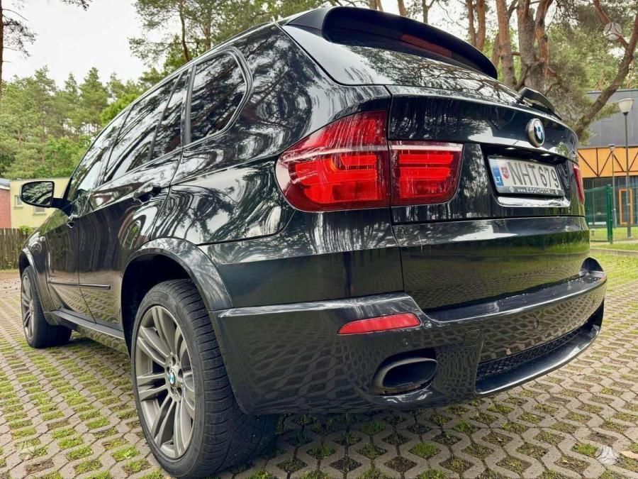 Black BMW X5 2012 in Kaunas, with an engine capacity of 2.98 L and mileage of 260 thousand km for 9500 €, photo 18 on AUTOMOTO.COM.LV