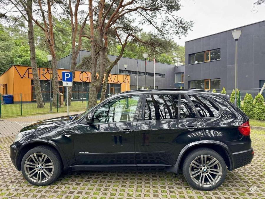 Black BMW X5 2012 in Kaunas, with an engine capacity of 2.98 L and mileage of 260 thousand km for 9500 €, photo 20 on AUTOMOTO.COM.LV
