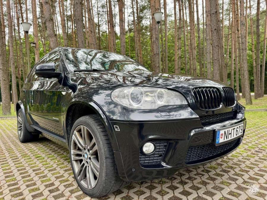 Black BMW X5 2012 in Kaunas, with an engine capacity of 2.98 L and mileage of 260 thousand km for 9500 €, photo 21 on AUTOMOTO.COM.LV