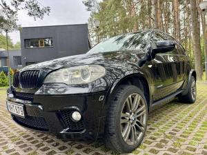 Black BMW X5 2012 in Kaunas, with an engine capacity of 2.98 L and mileage of 260 thousand km for 9500 €, photo 22 on AUTOMOTO.COM.LV