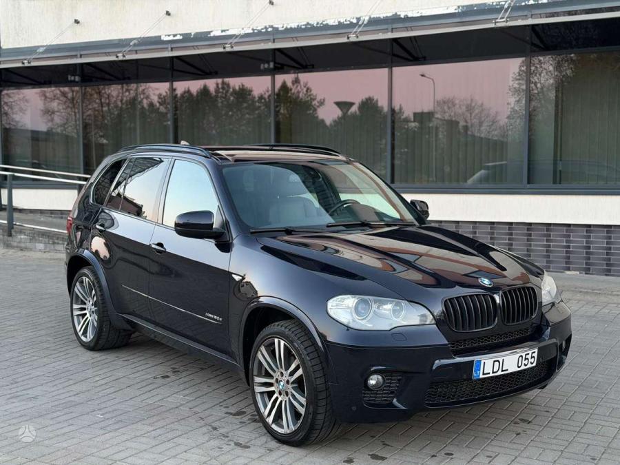Черный БМВ Х5 2012 в Вильнюс, объемом двигателя 3.00 л и пробегом 297 тыс. км за 10000 €, фото 1 на AUTOMOTO.COM.LV