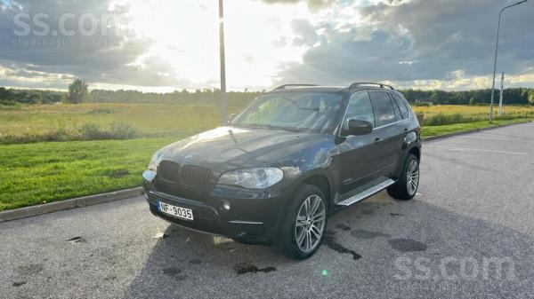 Black BMW X5 2012 in Riga, with an engine capacity of 3.00 L and mileage of 0 thousand km for 12700 €, photo 2 on AUTOMOTO.COM.LV