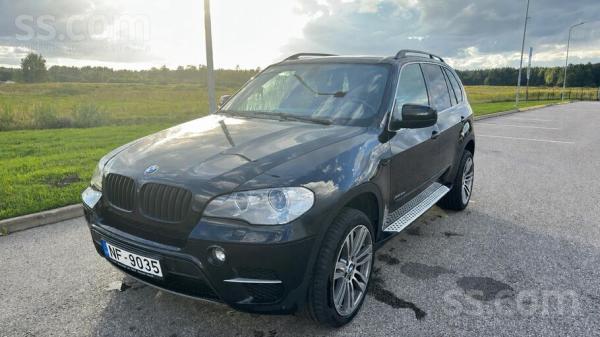 Black BMW X5 2012 in Riga, with an engine capacity of 3.00 L and mileage of 0 thousand km for 12700 €, photo 4 on AUTOMOTO.COM.LV
