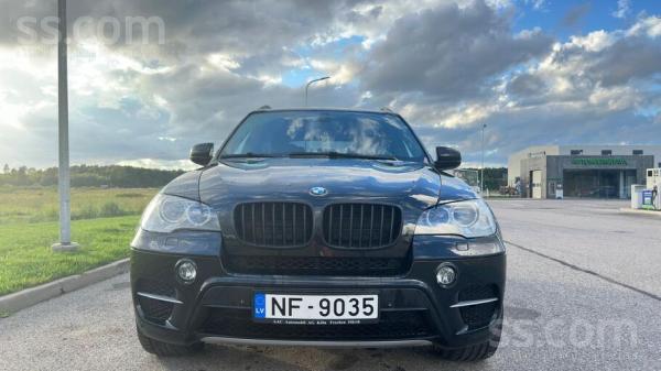 Black BMW X5 2012 in Riga, with an engine capacity of 3.00 L and mileage of 0 thousand km for 12700 €, photo 5 on AUTOMOTO.COM.LV