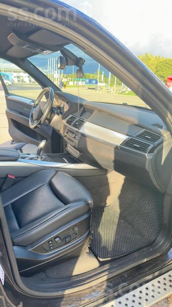 Black BMW X5 2012 in Riga, with an engine capacity of 3.00 L and mileage of 0 thousand km for 12700 €, photo 8 on AUTOMOTO.COM.LV