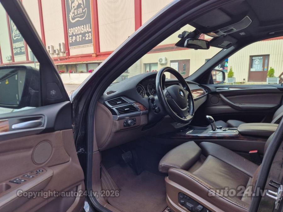 Melns BMW X5 2012 Tallina, ar dzinēja tilpumu 3.00 L un nobraukumu 164 tūkst. km par 14900 €, foto 10 vietnē AUTOMOTO.COM.LV