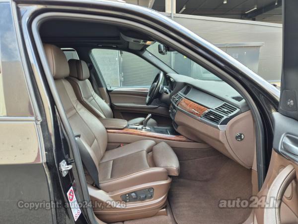 Melns BMW X5 2012 Tallina, ar dzinēja tilpumu 3.00 L un nobraukumu 164 tūkst. km par 14900 €, foto 10 vietnē AUTOMOTO.COM.LV