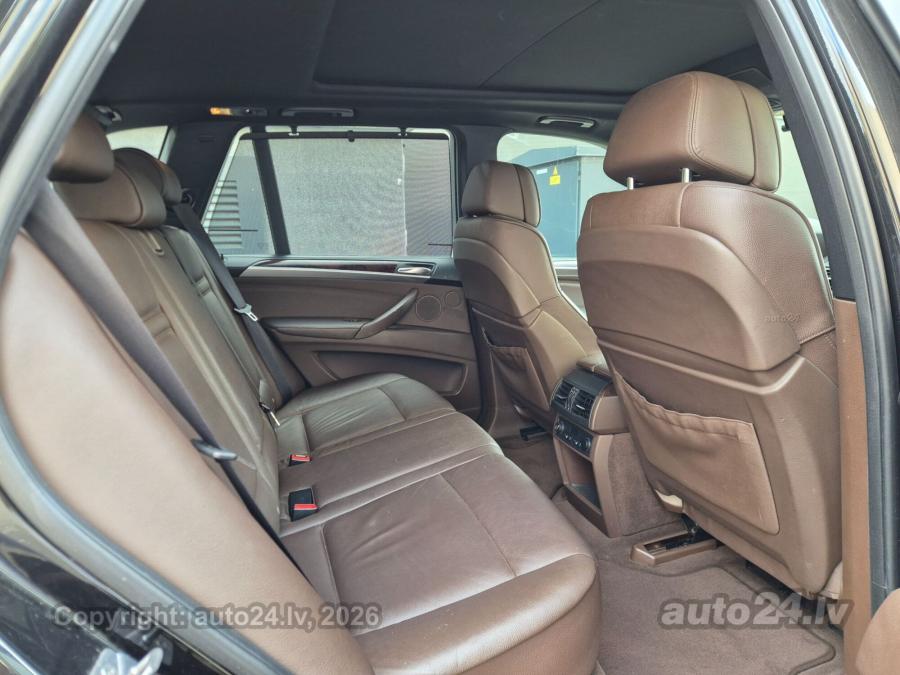 Melns BMW X5 2012 Tallina, ar dzinēja tilpumu 3.00 L un nobraukumu 164 tūkst. km par 14900 €, foto 14 vietnē AUTOMOTO.COM.LV