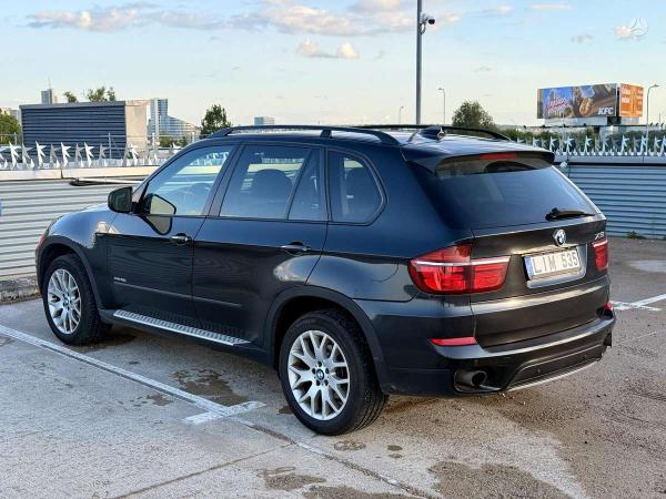 Melns BMW X5 2012 Viļņa, ar dzinēja tilpumu 2.98 L un nobraukumu 297 tūkst. km par 10000 €, foto 4 vietnē AUTOMOTO.COM.LV