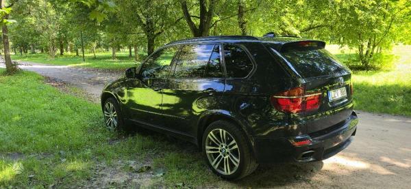 Black BMW X5 2012 in Vilnius, with an engine capacity of 2.99 L and mileage of 234 thousand km for 11500 €, photo 3 on AUTOMOTO.COM.LV