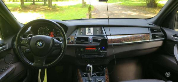 Black BMW X5 2012 in Vilnius, with an engine capacity of 2.99 L and mileage of 234 thousand km for 11500 €, photo 8 on AUTOMOTO.COM.LV
