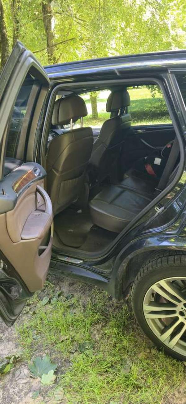 Black BMW X5 2012 in Vilnius, with an engine capacity of 2.99 L and mileage of 234 thousand km for 11500 €, photo 9 on AUTOMOTO.COM.LV