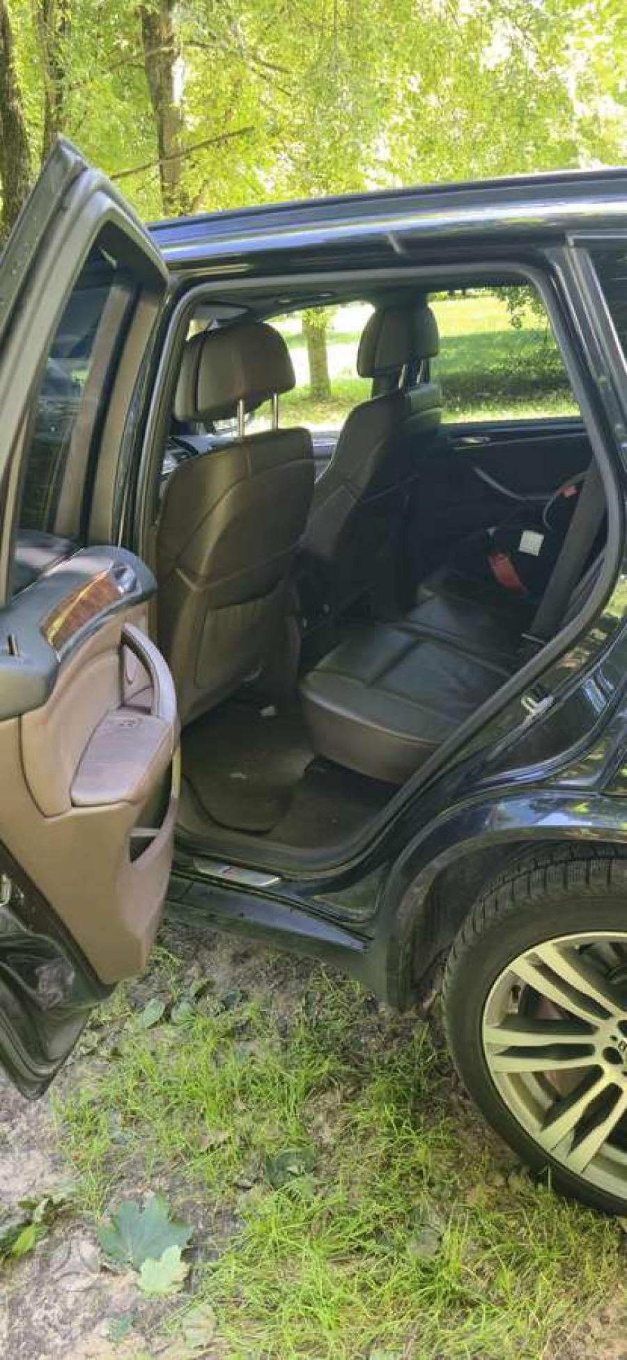 Black BMW X5 2012 in Vilnius, with an engine capacity of 2.99 L and mileage of 234 thousand km for 11500 €, photo 9 on AUTOMOTO.COM.LV