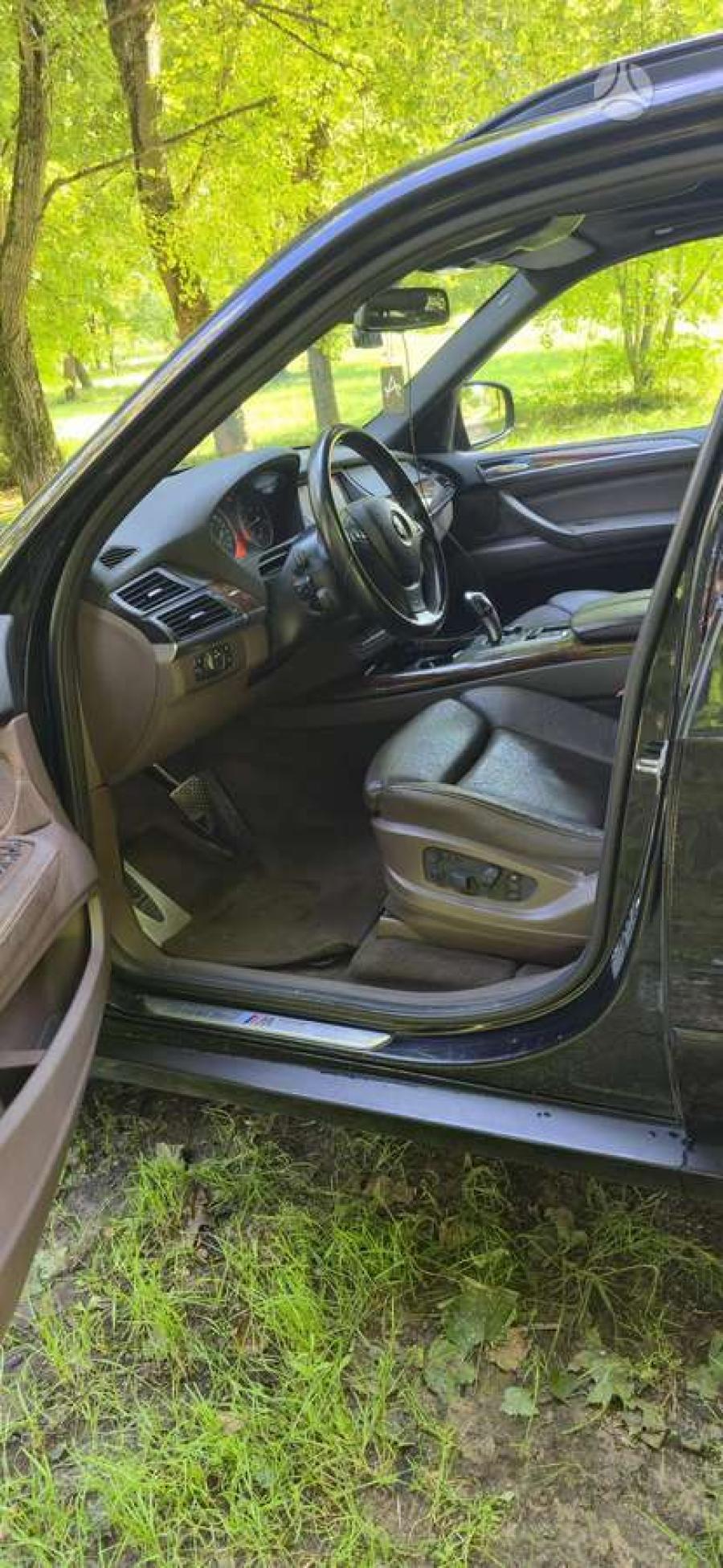 Black BMW X5 2012 in Vilnius, with an engine capacity of 2.99 L and mileage of 234 thousand km for 11500 €, photo 10 on AUTOMOTO.COM.LV