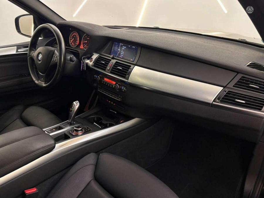 Melns BMW X5 2012 Marijampole, ar dzinēja tilpumu 3.00 L un nobraukumu 262 tūkst. km par 12900 €, foto 14 vietnē AUTOMOTO.COM.LV