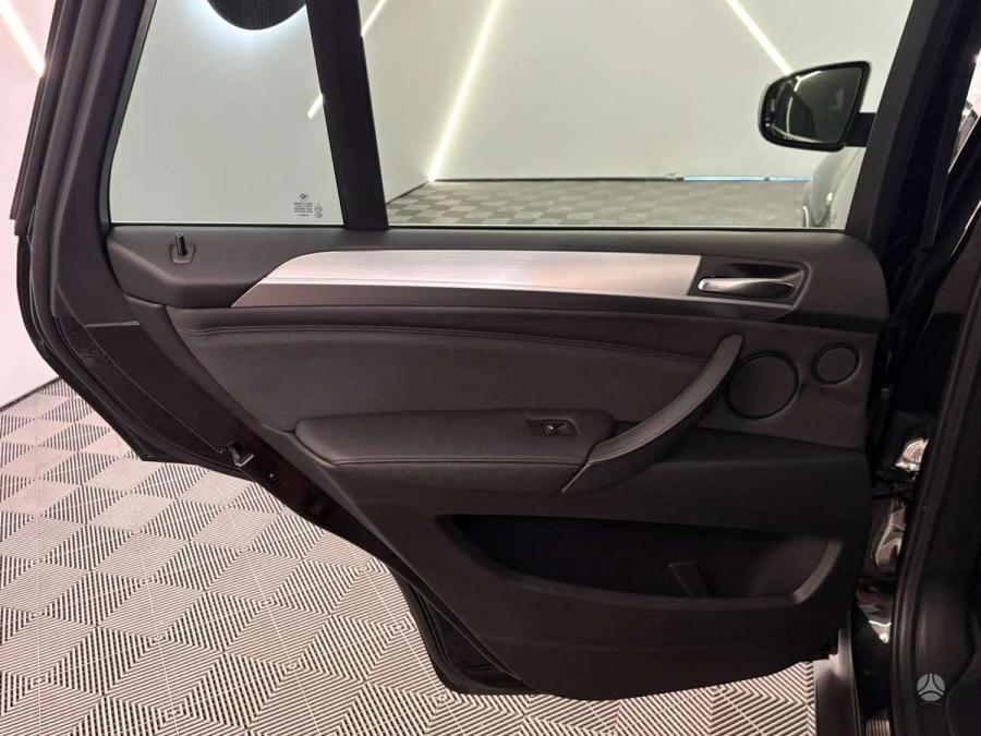 Melns BMW X5 2012 Marijampole, ar dzinēja tilpumu 3.00 L un nobraukumu 262 tūkst. km par 12900 €, foto 20 vietnē AUTOMOTO.COM.LV
