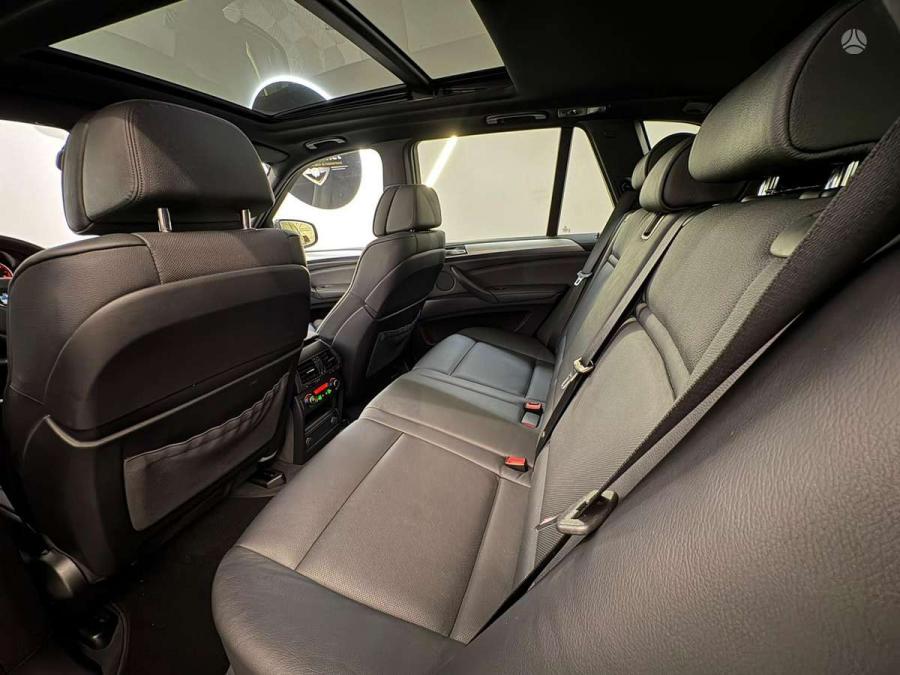 Melns BMW X5 2012 Marijampole, ar dzinēja tilpumu 3.00 L un nobraukumu 262 tūkst. km par 12900 €, foto 21 vietnē AUTOMOTO.COM.LV