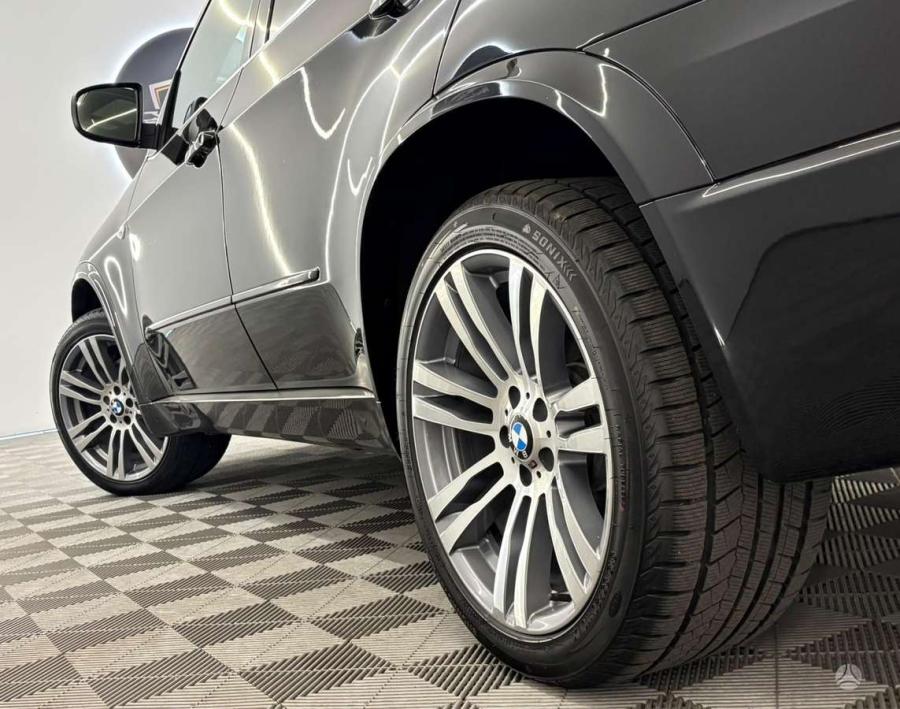 Melns BMW X5 2012 Marijampole, ar dzinēja tilpumu 3.00 L un nobraukumu 262 tūkst. km par 12900 €, foto 23 vietnē AUTOMOTO.COM.LV