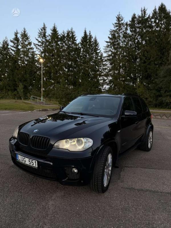 BMW X5 2012 ElektrÄnai vietnÄ Melns BMW X5 2012 ElektrÄnai, ar dzinÄja tilpumu 2.99 L un nobraukumu 330 tÅ«kst. km par 10900 ā¬, foto 3 vietnÄ AUTOMOTO.COM.LV